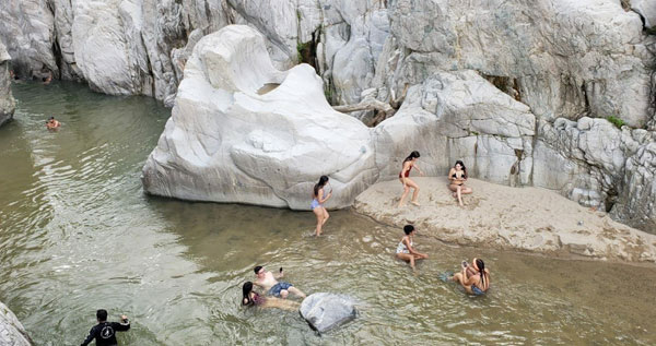 El Sofa Utuado Puerto Rico | Baci Living Room